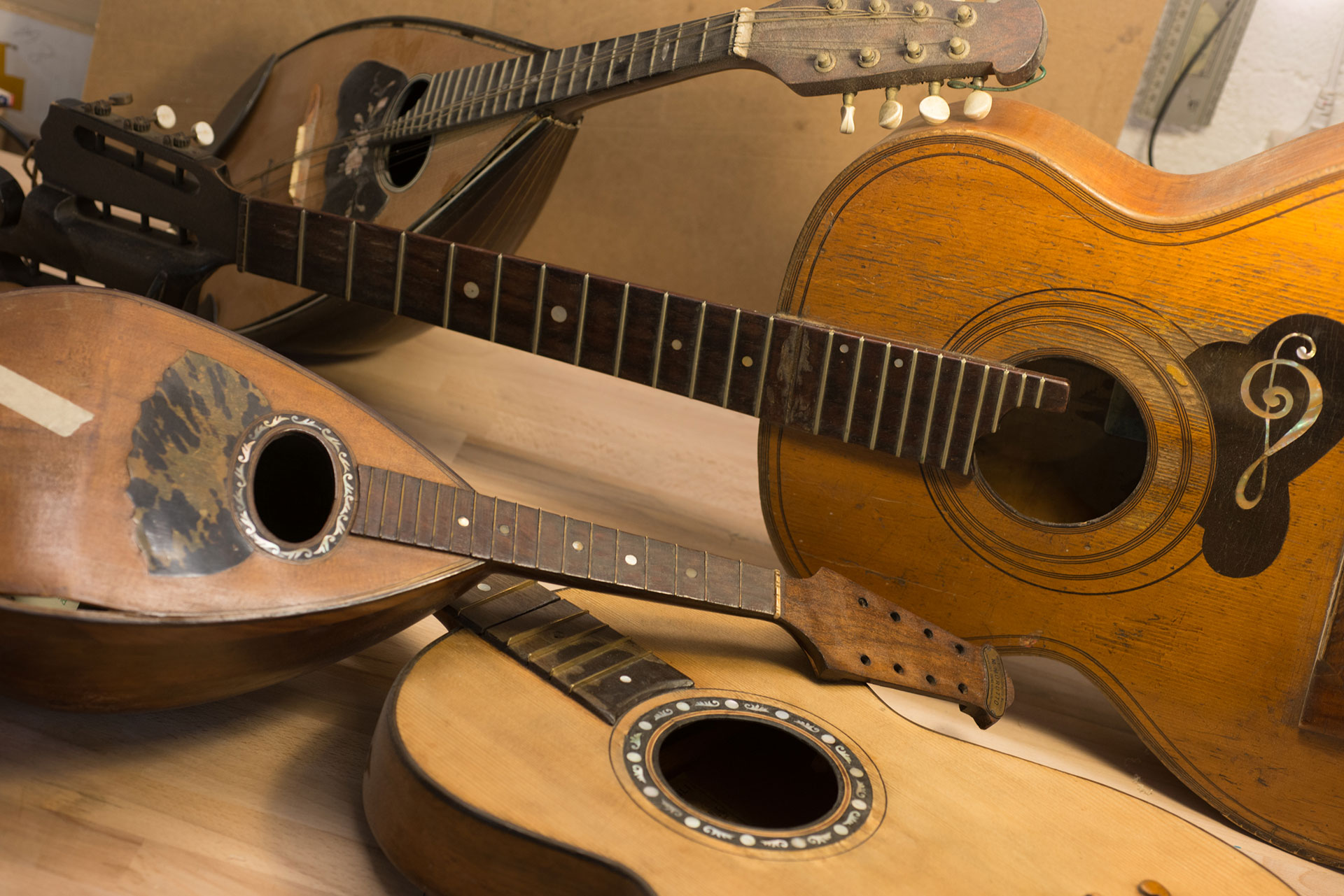 Slim Guitars | Italian Handcrafted Guitars in Milan